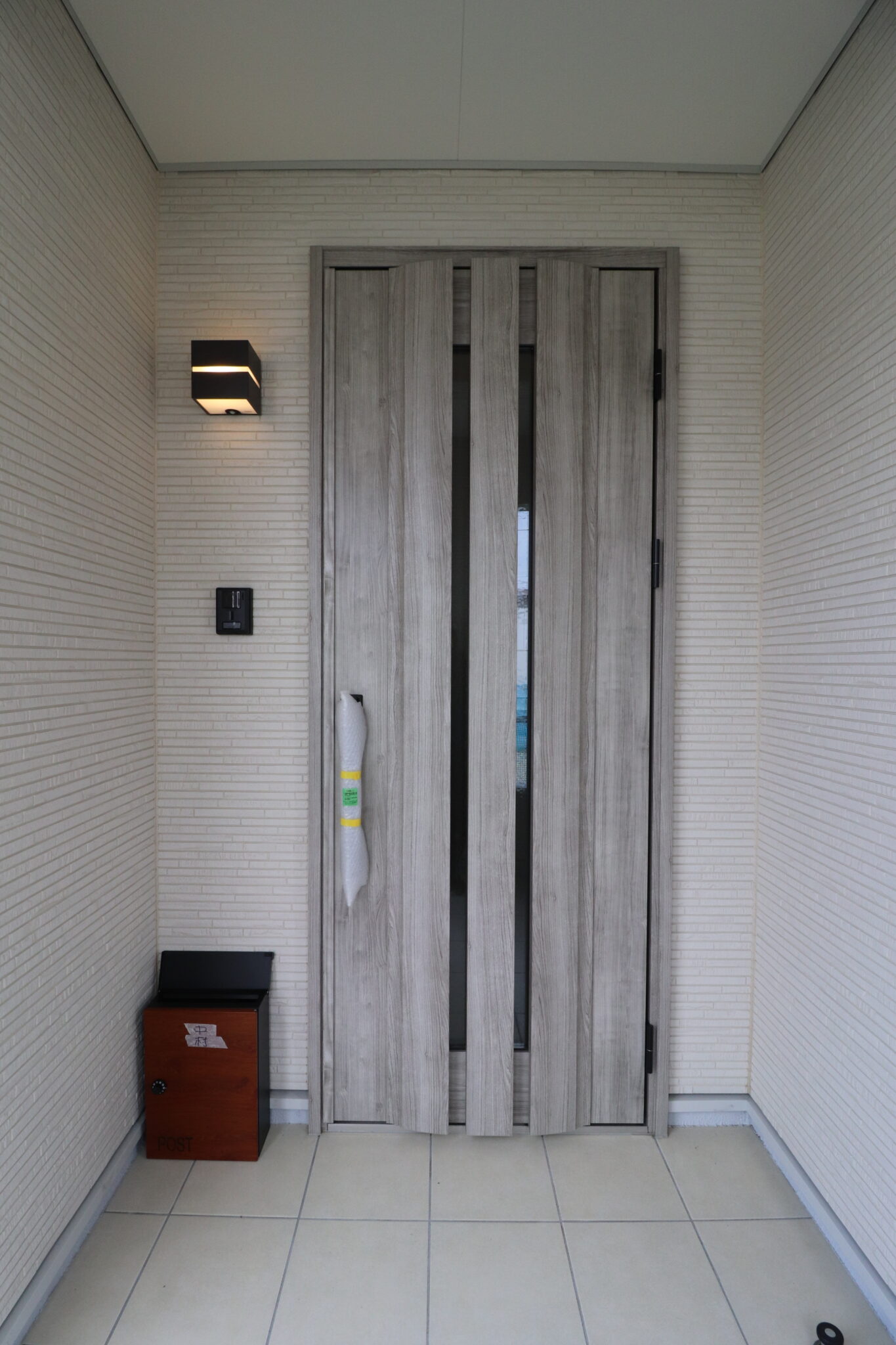 玄関ドアの施工事例（VenatoD30 CO5） – DX推進室